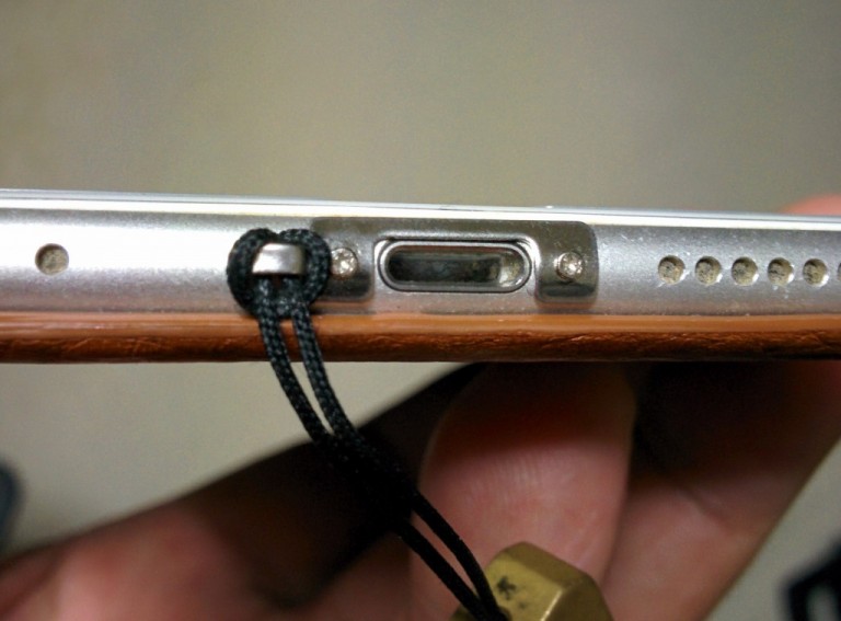 NETSUKEの 「iPhone 6 Plus」用のストラップ取り付け金具が、いつも売り切れになっていて、腹が立つので、中国製の値段500円ほどのストラップツールキットを購入してみた！！